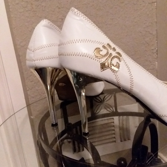 Dereon | Shoes | White Derion Stilettos | Poshmark